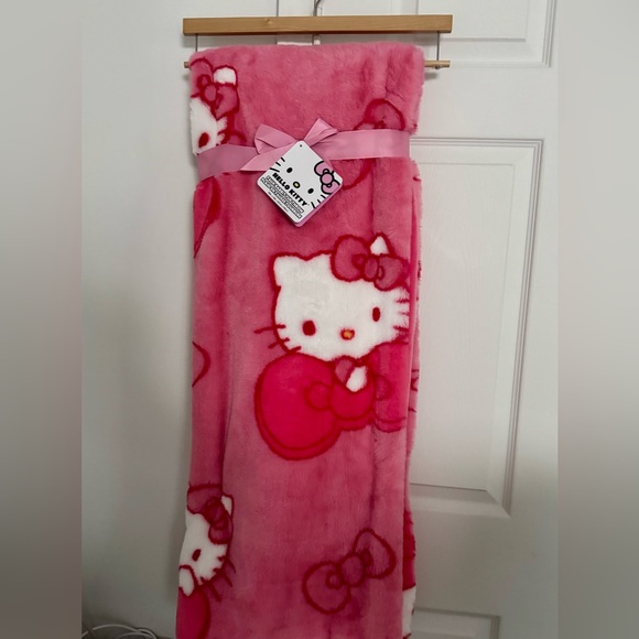 Bedding | Hello Kitty Pink Bow Throw Blanket | Poshmark